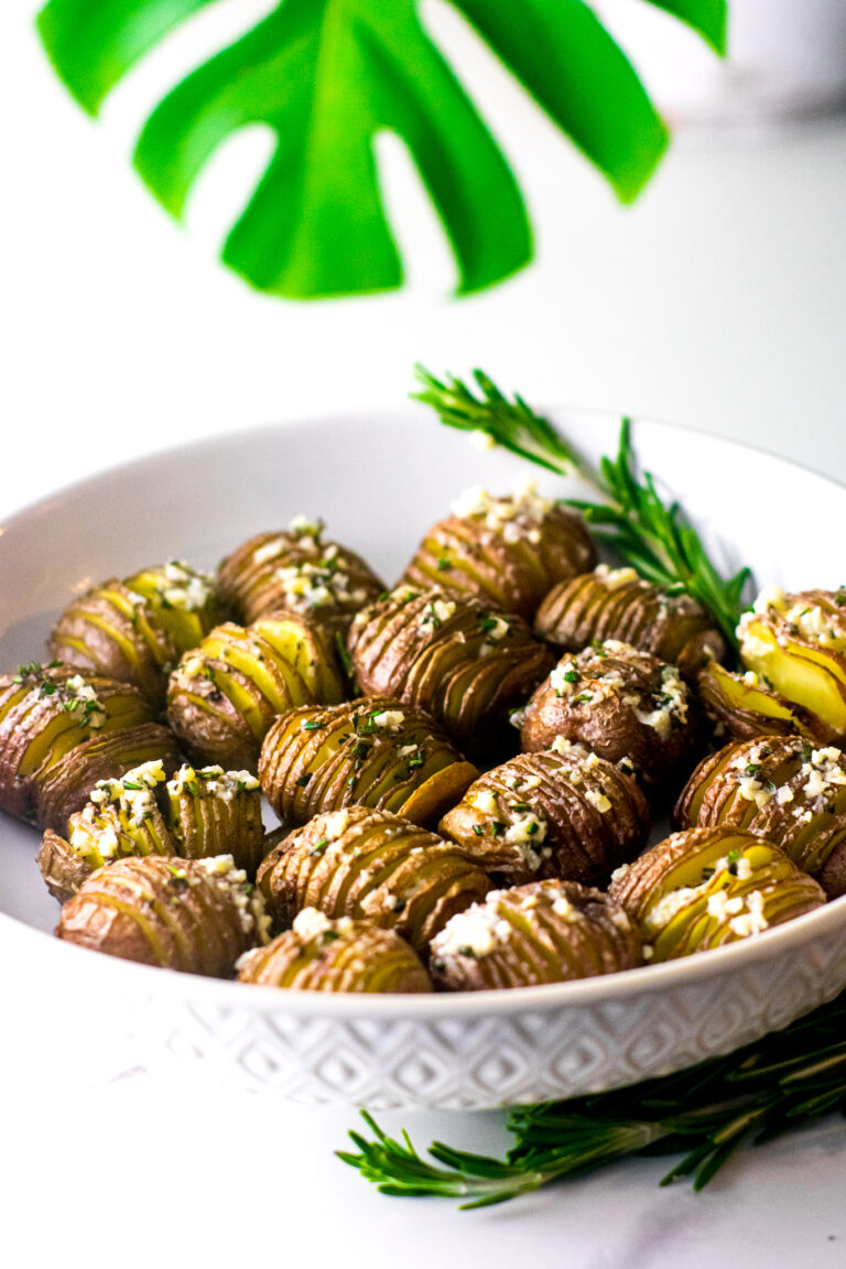 Hasselback Baby Red Potatoes (Garlic, Rosemary, Parmesan) - A Girl ...